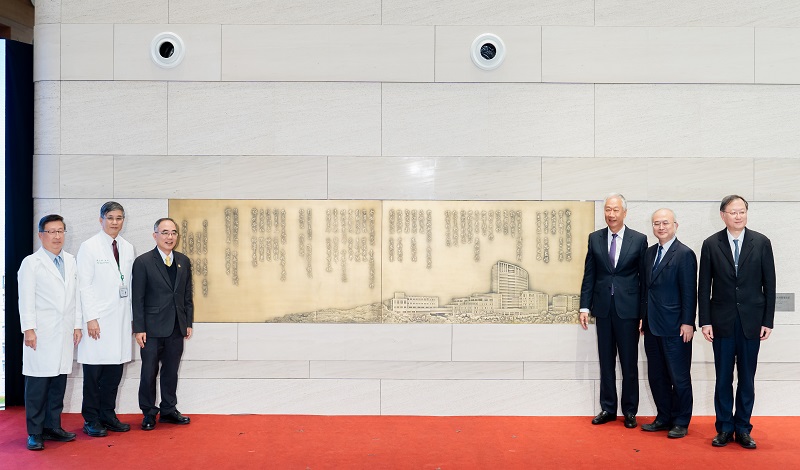 臺大醫院癌醫中心分院七週年慶暨紀念銅雕揭幕典禮 - 翻爆 - 翻報